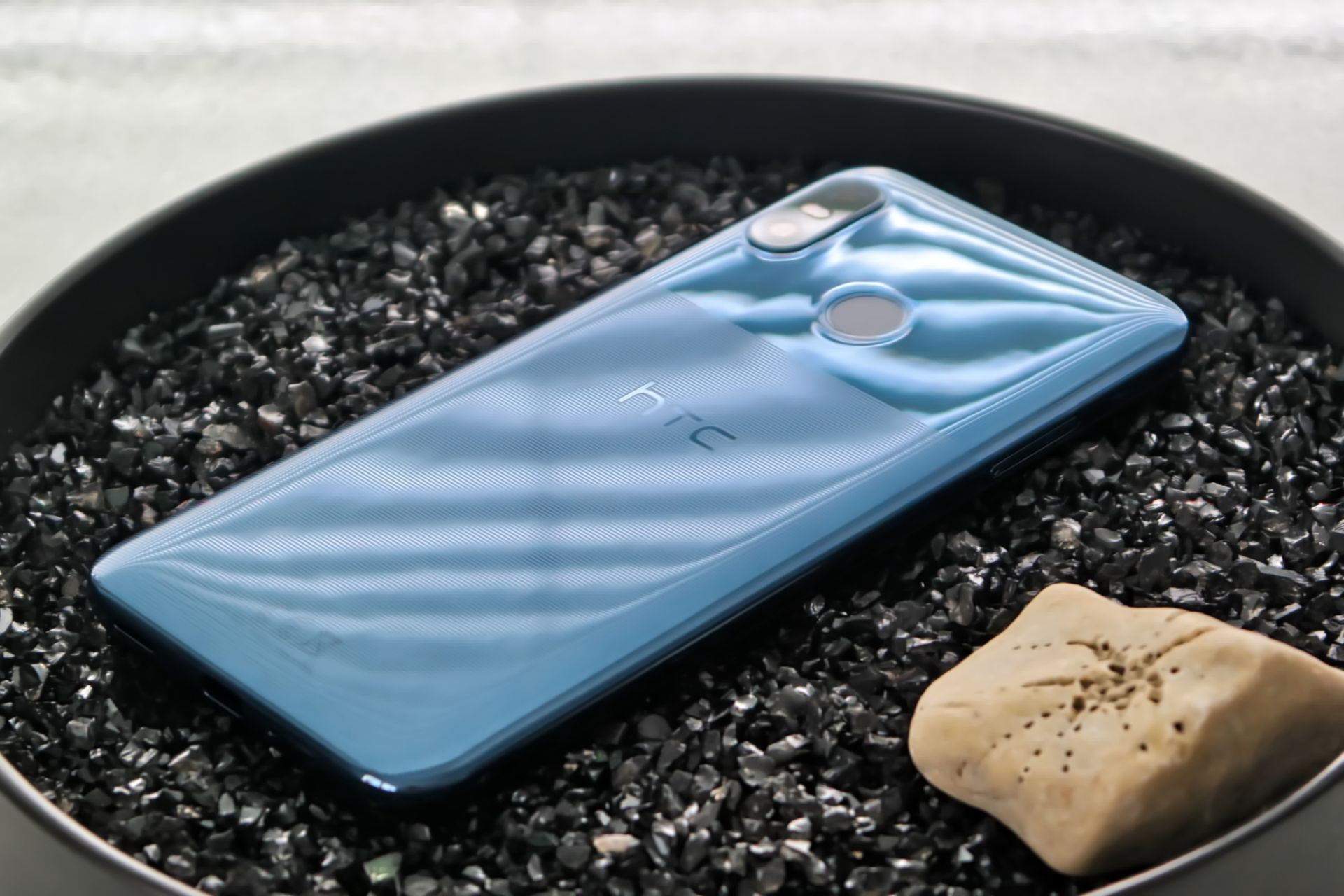 HTC U12 Life oficjalnie. Wizualnie wyróżnia się z tłumu [+ pierwsze ...