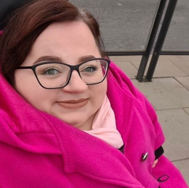 Blogerka z niepełnosprawnością nie dostała się na pokaz filmu, na który ...