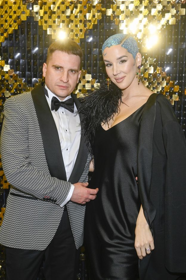 Lil Masti prezentuje zmysłową sesję zdjęciową i ogłasza, że JEST W ...