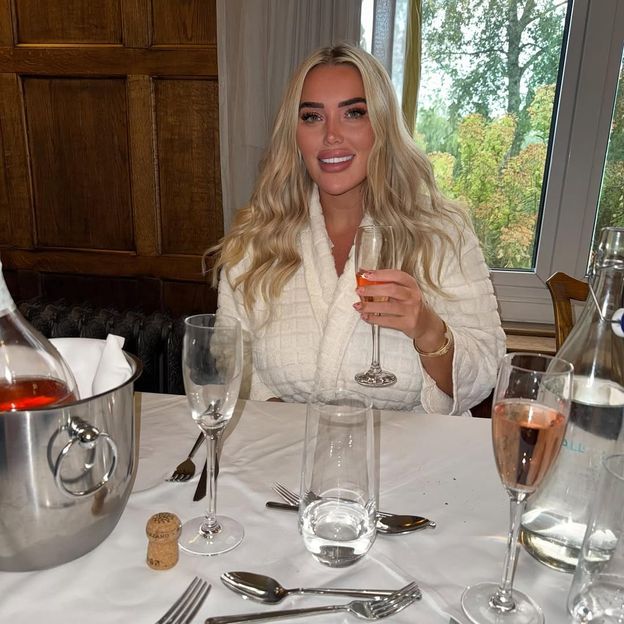 Dramat 25-latki. Musiała kupić większy samochód, bo ma... za duży biust ...