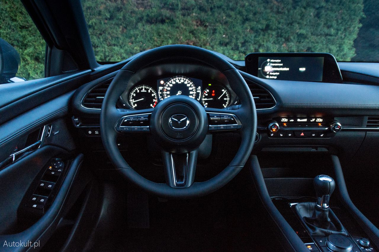 Nowa Mazda 3 zagląda do klasy premium nie tylko ceną