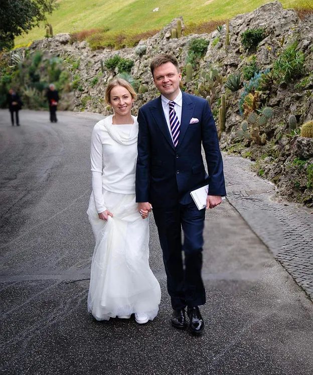 Są razem od lat, zawodowo jest pilotem myśliwca. Oto żona Szymona ...