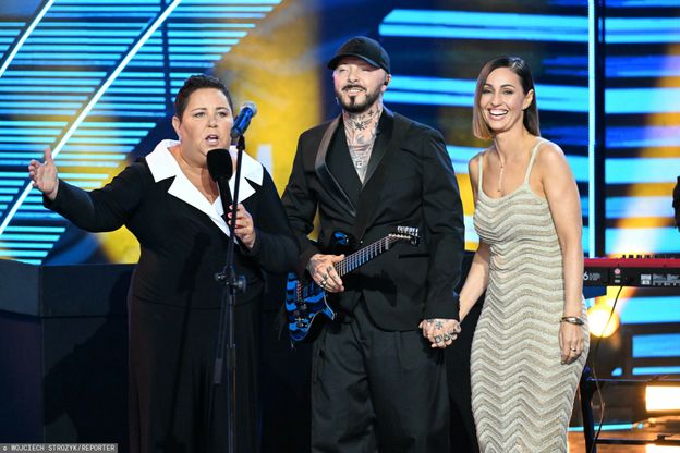 Paweł Rurak-Sokal z "Blue Cafe" pojawił się na scenie w Sopocie ze świeżo upieczoną ŻONĄ! - Pudelek