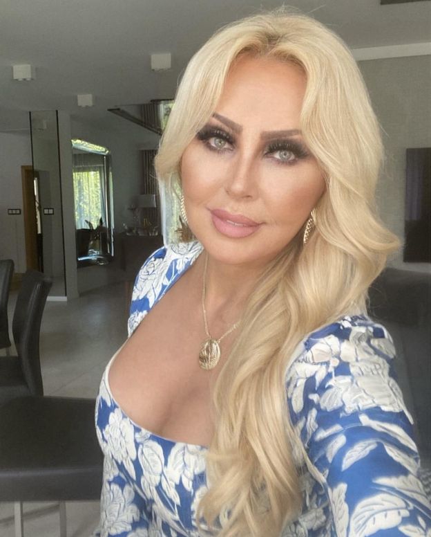 Ma 66 lat, a wygląda na POŁOWĘ MNIEJ. Zdradziła swój sekret - Pudelek