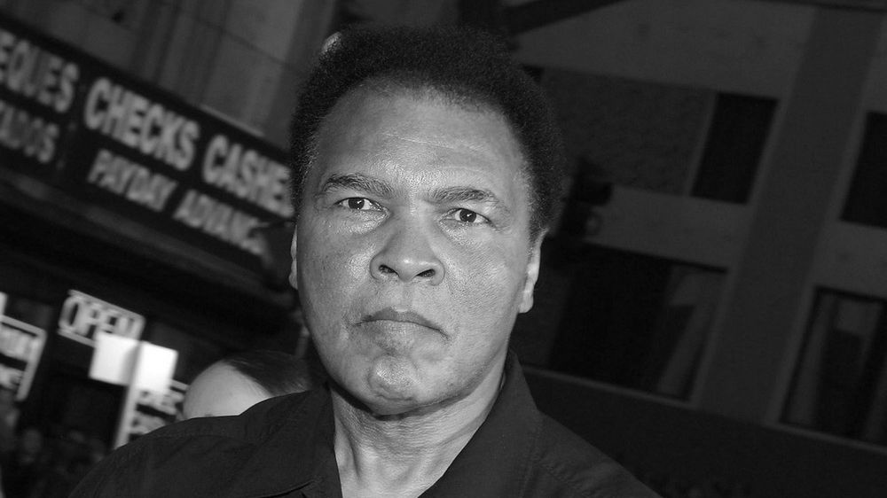 Boks. Kto wygrałby walkę Muhammad Ali - Mike Tyson? "Tata skopałby mu ...