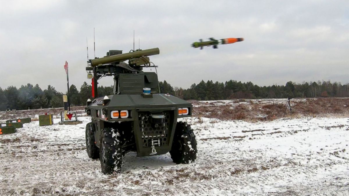 Polski robot bojowy Perun strzela pociskami przeciwpancernymi Pirat