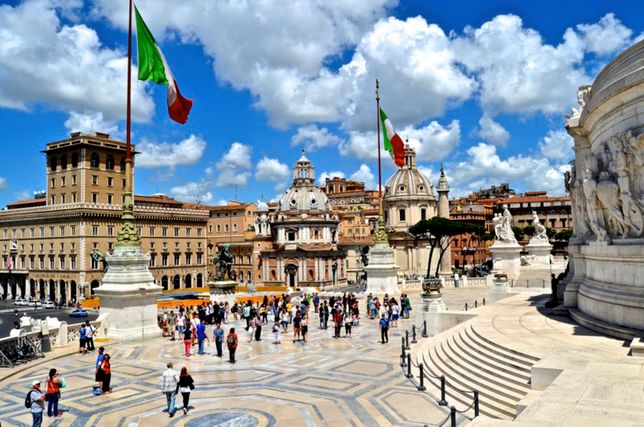 Rzym - Plac Wenecki - Włochy - najwspanialsze place w Rzymie - WP Turystyka
