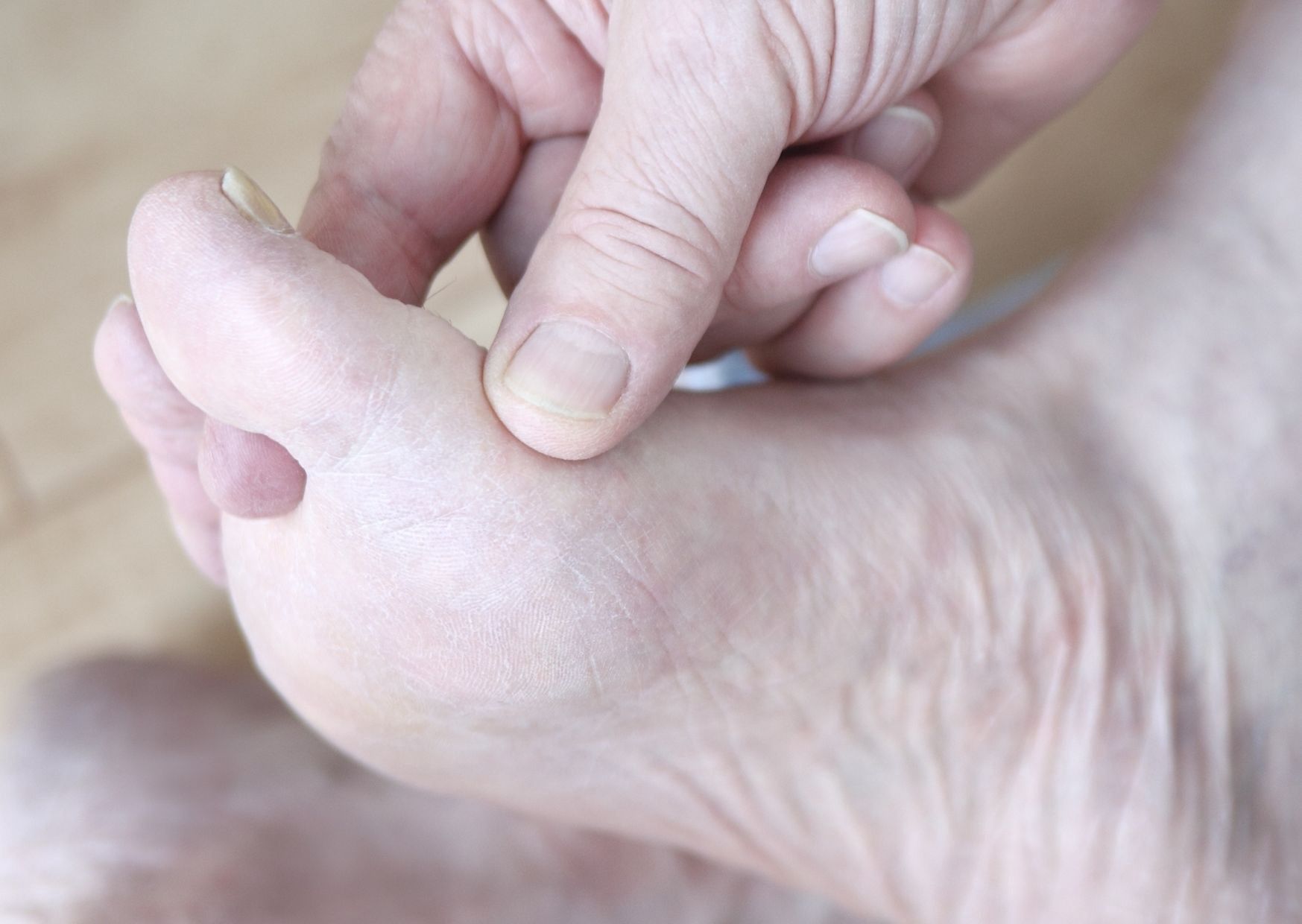 Kształt stopy może zdradzić problemy ze zdrowiem. Nie ignoruj