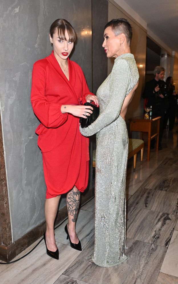 Tak dziś wygląda córka Danuty Stenki. Kocha tatuaże - Pudelek