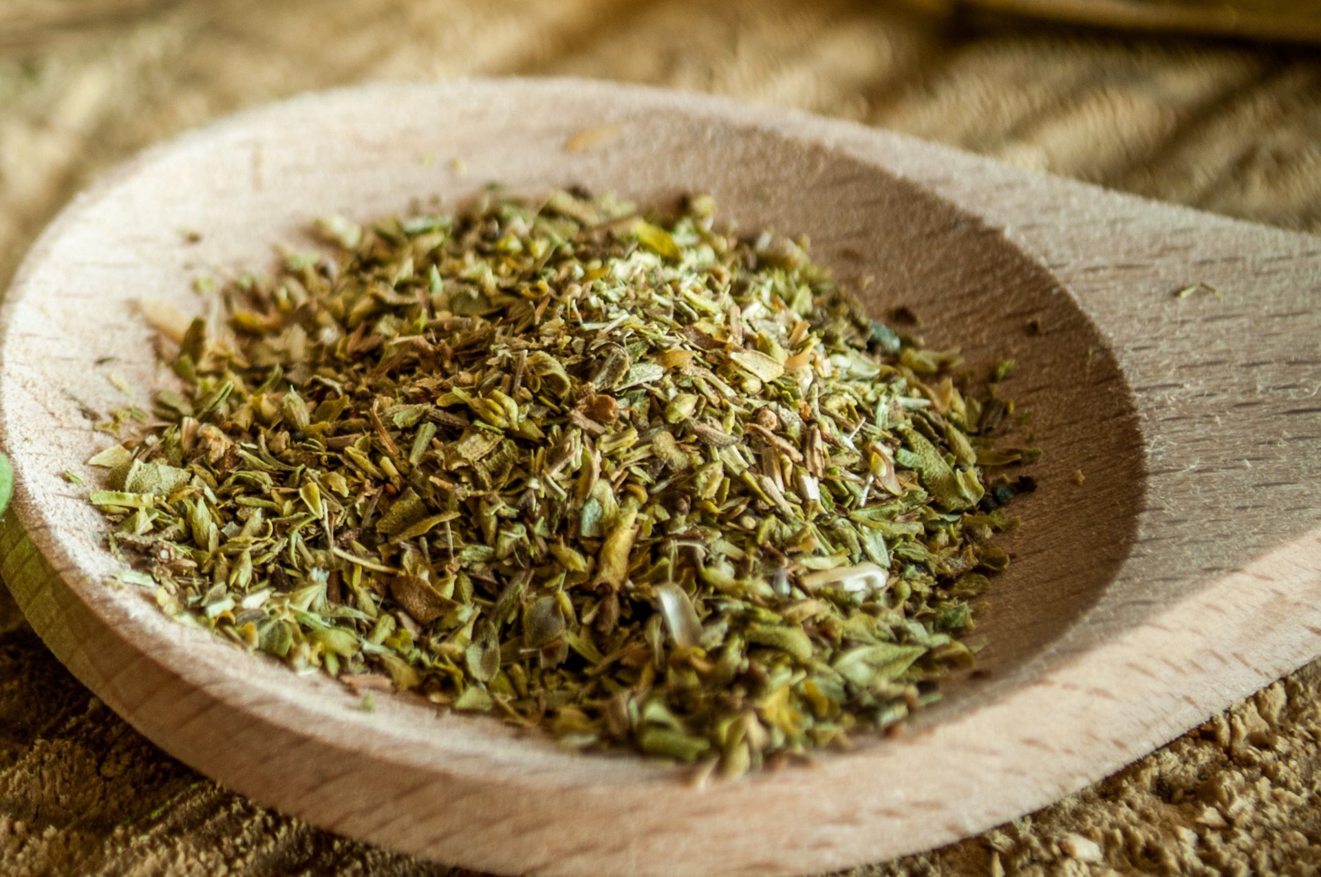 Ta przyprawa kojarzy się z pizzą. Skutecznie ułatwia trawienie