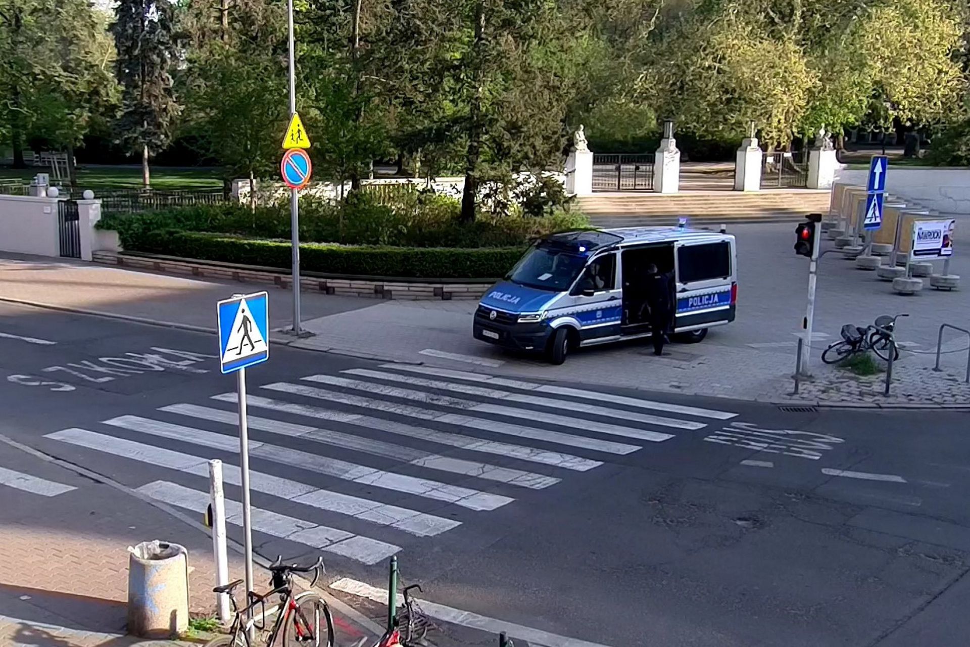 Zauważyła go operatorka monitoringu. Nie wiedział, że wszystko się nagrywa