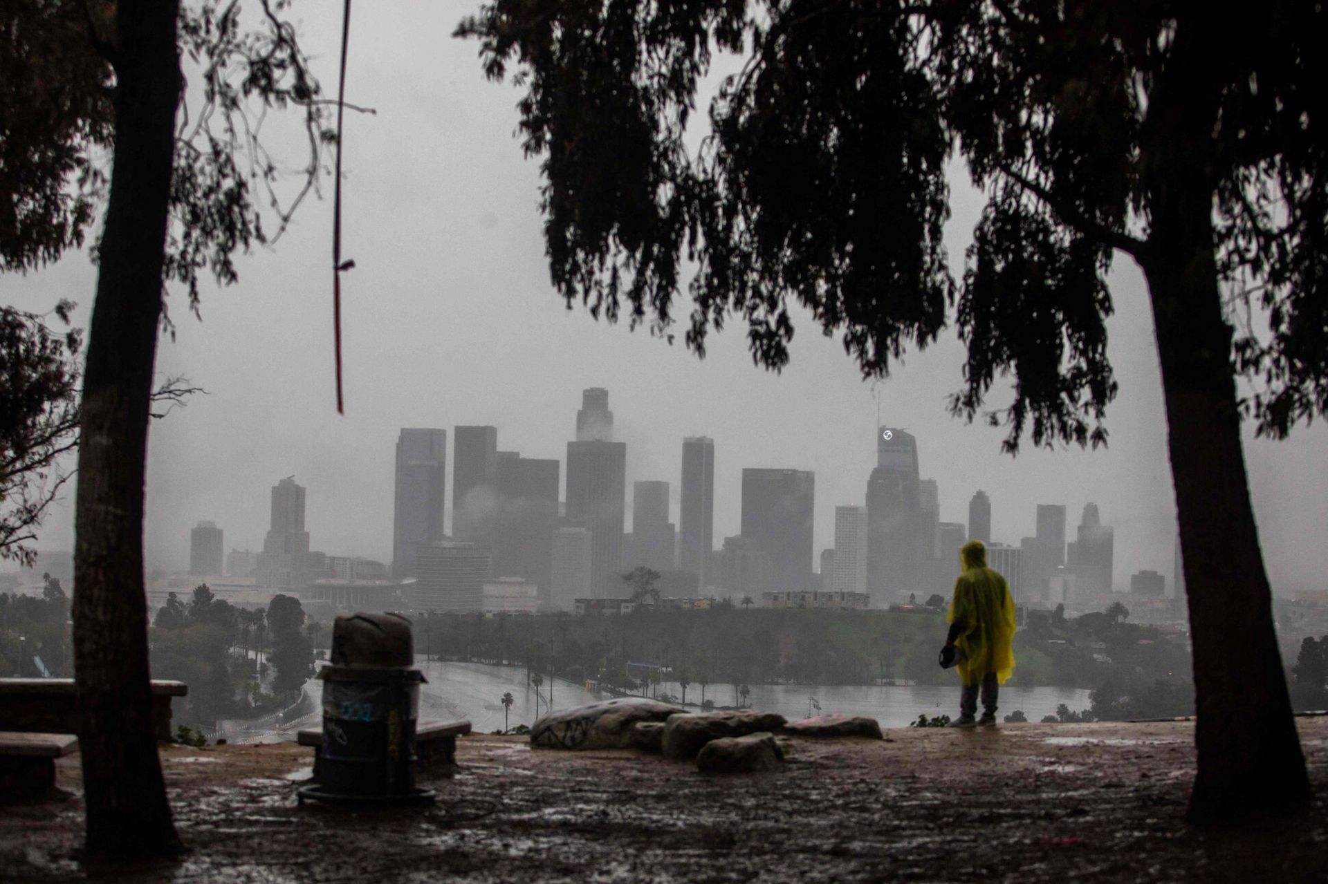 Stan wyjątkowy w Los Angeles. Nawałnice przyniosły chaos