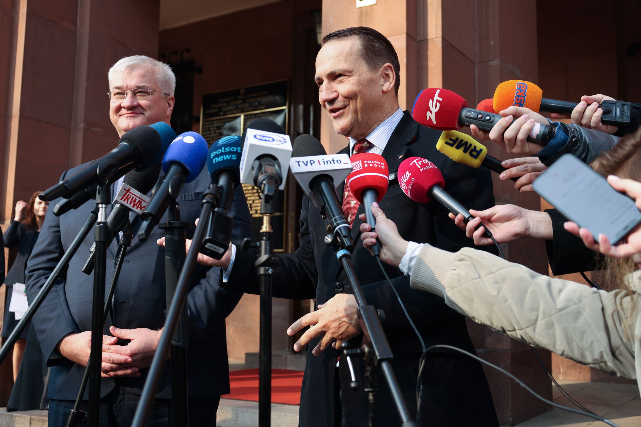 Sikorski wraca do sprzeczki z Muskiem: rozumiem, że Starlinki działają
