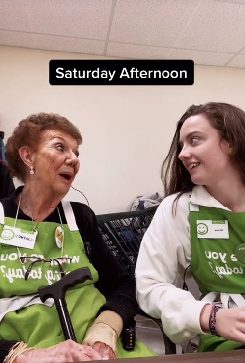 Ma 101 lat i cały czas pracuje. Szok, co każą jej robić w tym wieku ...