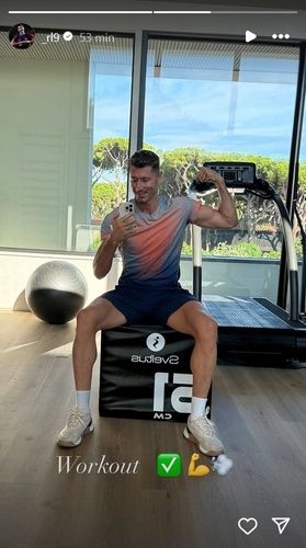 Lewandowski napiął mięśnie. Tylko spójrz na ten biceps