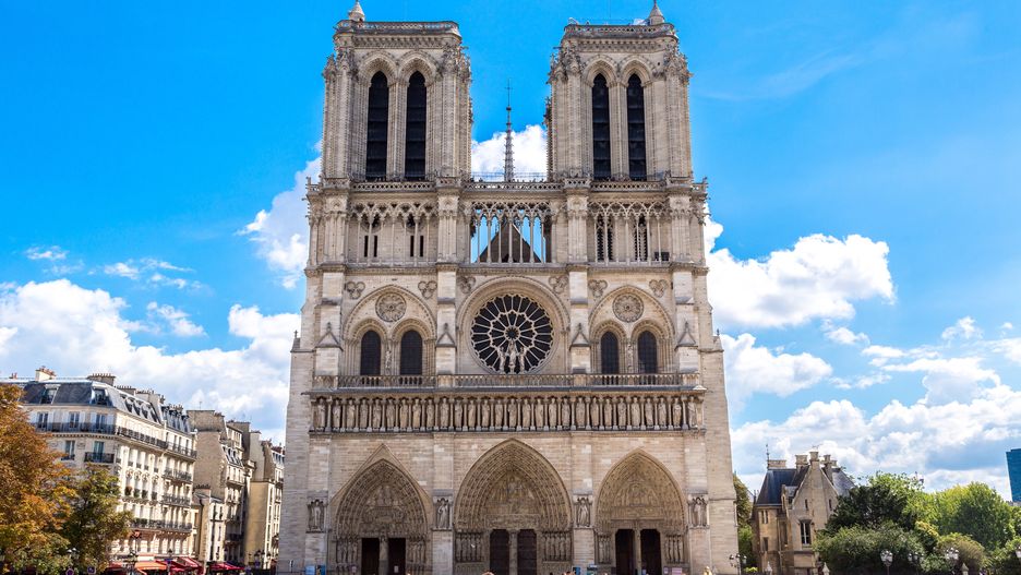Powrót symbolu do paryskiej katedry. "Duchowy most do Polski"