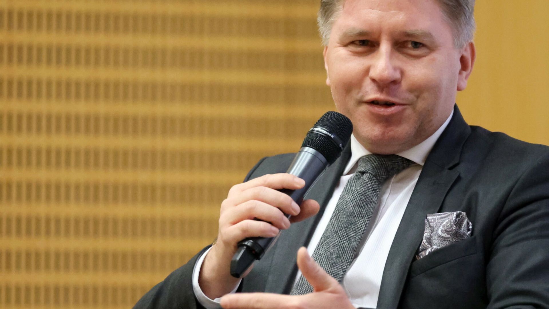 Prof. Matczak: Tolerancja lewicy i liberałów kończy się, kiedy chodzi o religijność - WP Książki