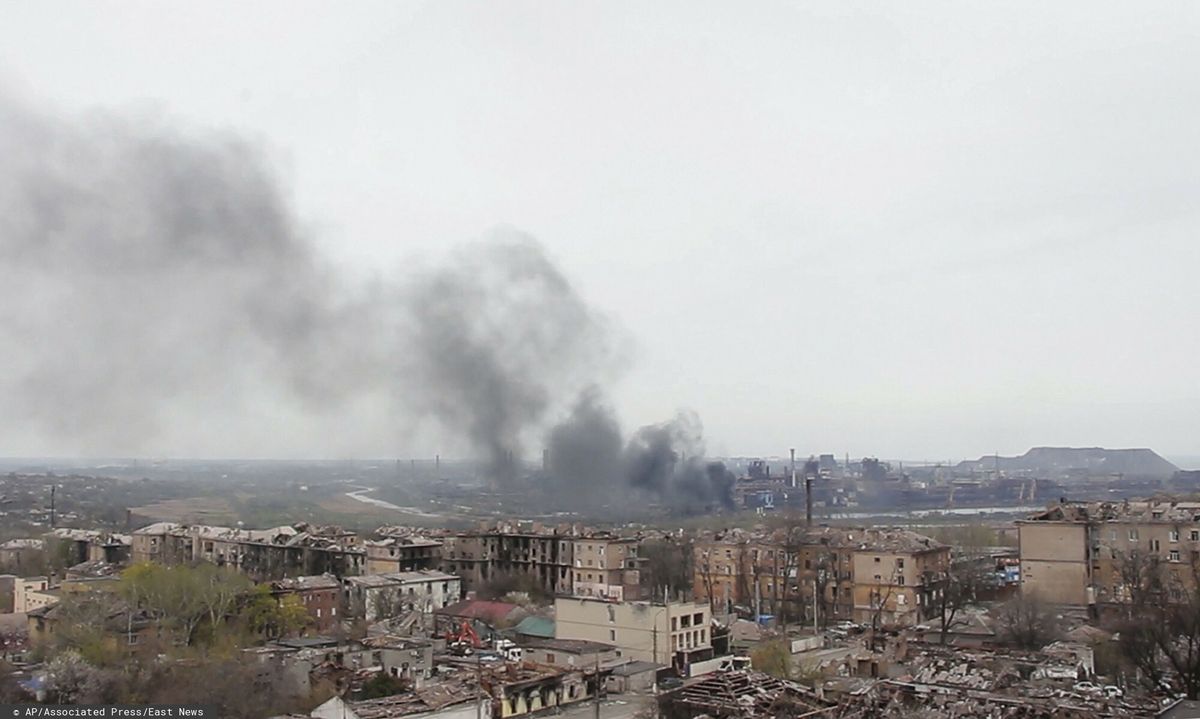 Na Azowstal lecą bomby. "Społeczność międzynarodowa skazała ich na ...