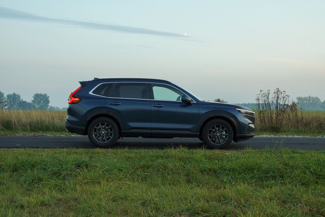 Test: Honda CR-V e:HEV AWD – nie jeździj autostradą, to może się polubicie