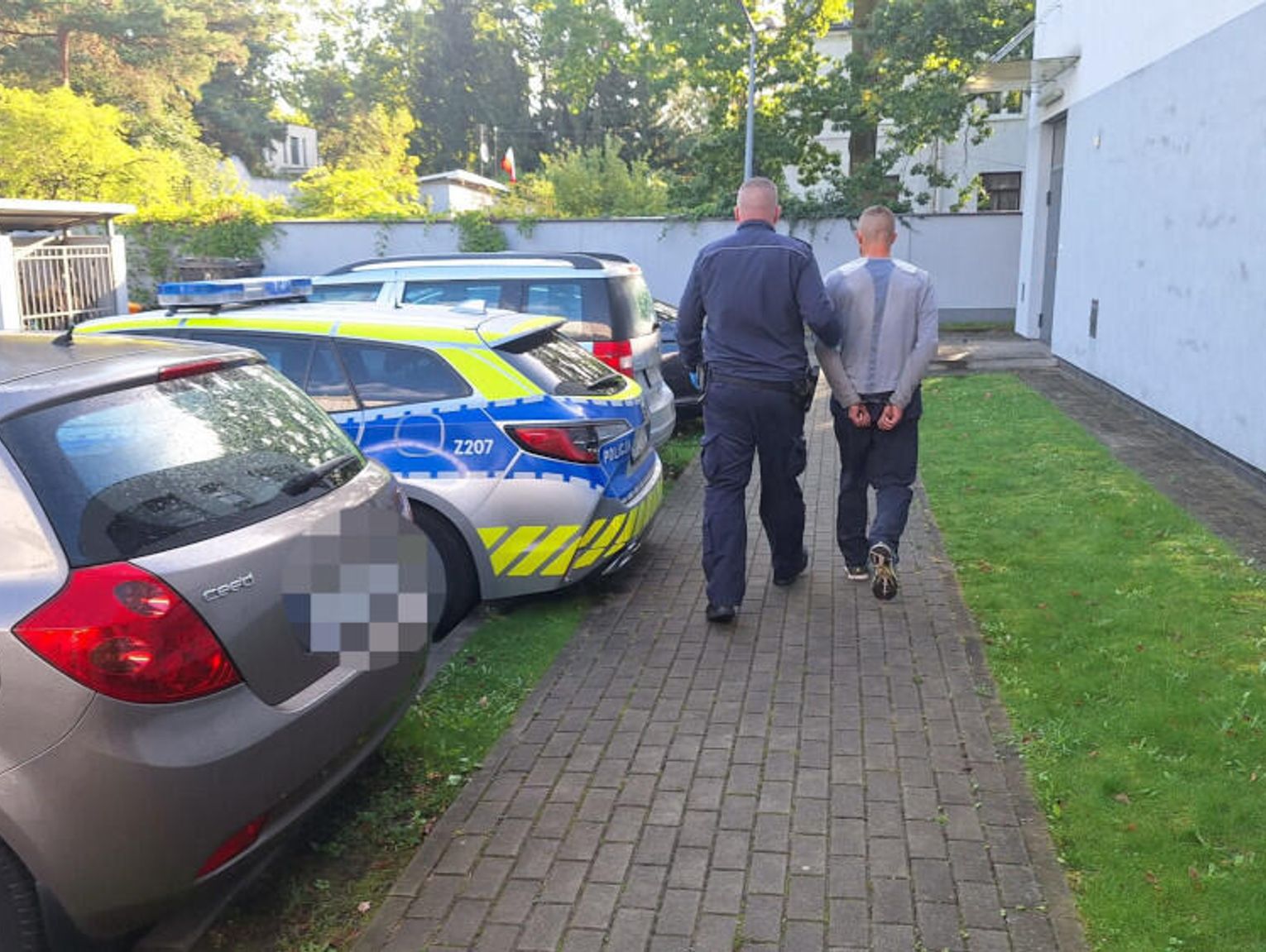 Warszawa: Złodzieje udawali "poszukiwaczy metali". Wymontowali z latani ...