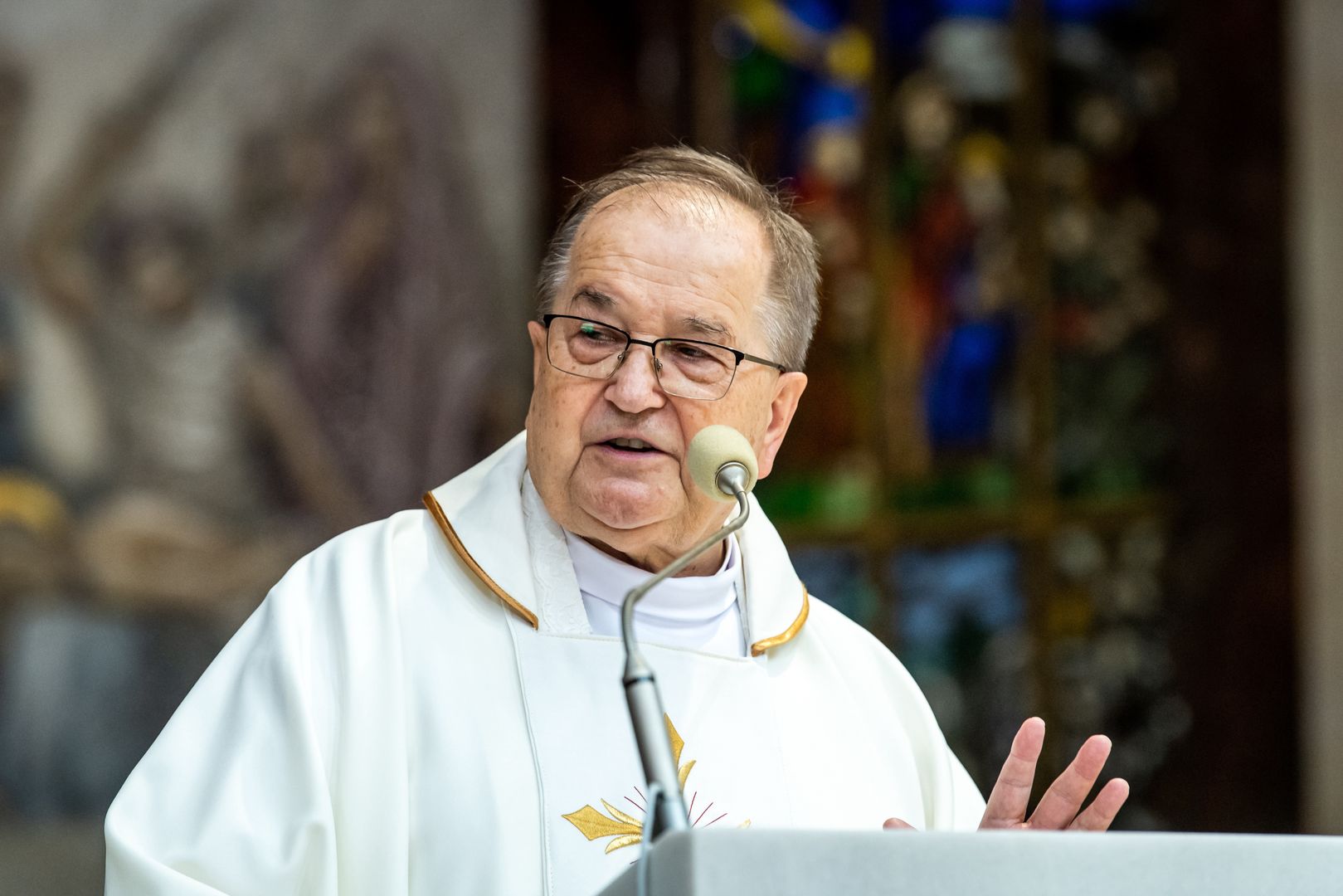 Rydzyk o Benedykcie XVI. "Interesował się Radiem Maryja" - o2