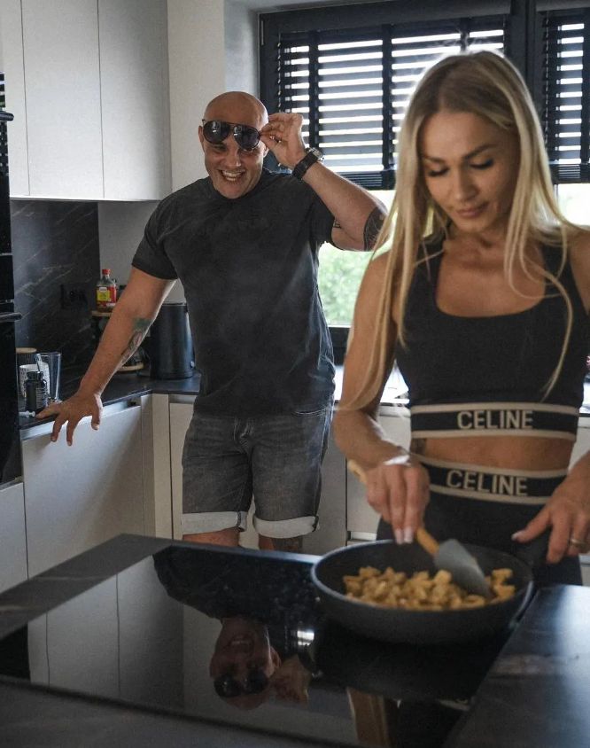 Dominik Abus i jego piękna żona opływają w luksusy. Oto zdjęcia z ich domu