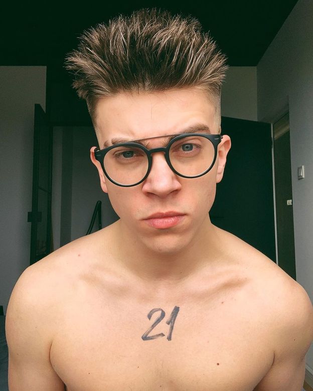 Zapłakany Kacper Blonsky wyjaśnia powody odejścia z "Teamu X". Stuu ...