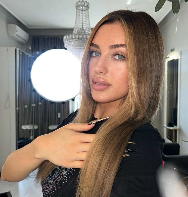 Caroline Derpienski wywija z Michałem Kassinem na sali treningowej ...