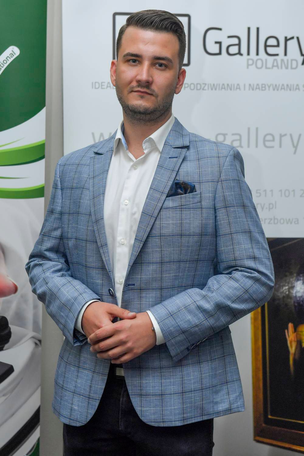 Bartłomiej Misiewicz pokazał się na salonach po spektakularnej ...