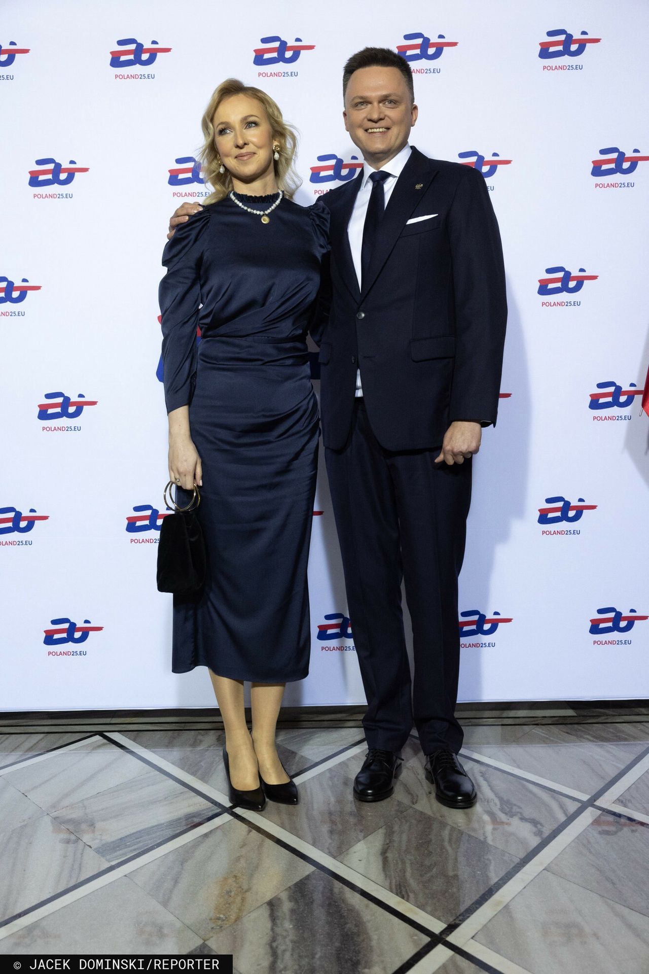 Hołownia pokazał się z żoną. Stylistka spojrzała na strój: dramat