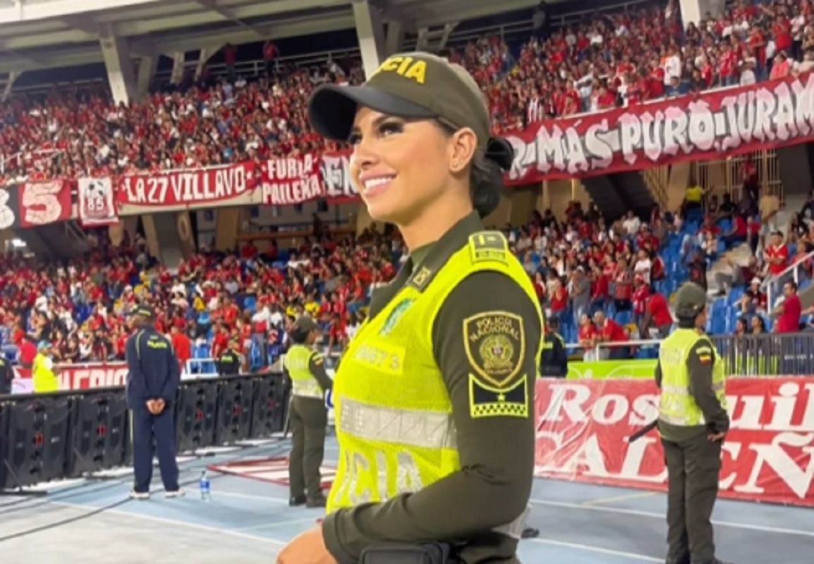 Policjantka zawróciła w głowie kibicom. Jest znana na całym świecie