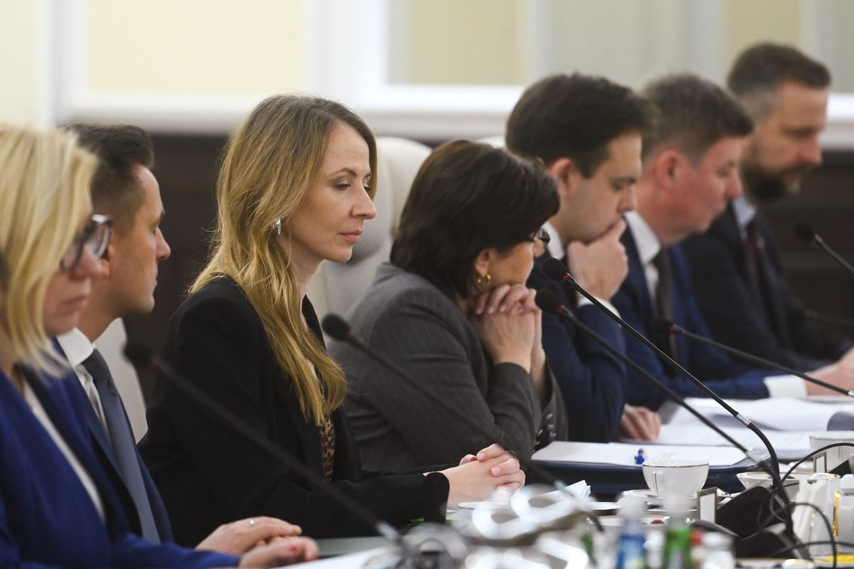 Zgrzyt w koalicji ws. wolnej Wigilii. Szefowa resortu pracy odpowiada ministrowi - Money.pl