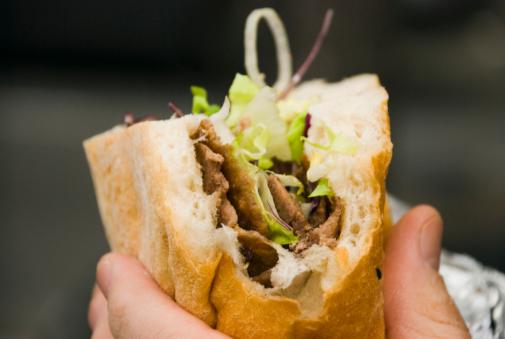 Czym się różni polski kebab od tureckiego kebapu? - WP Kuchnia