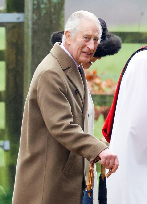 Król Karol III będzie siedział SAM w kościele. Chodzi o jego zdrowie ...