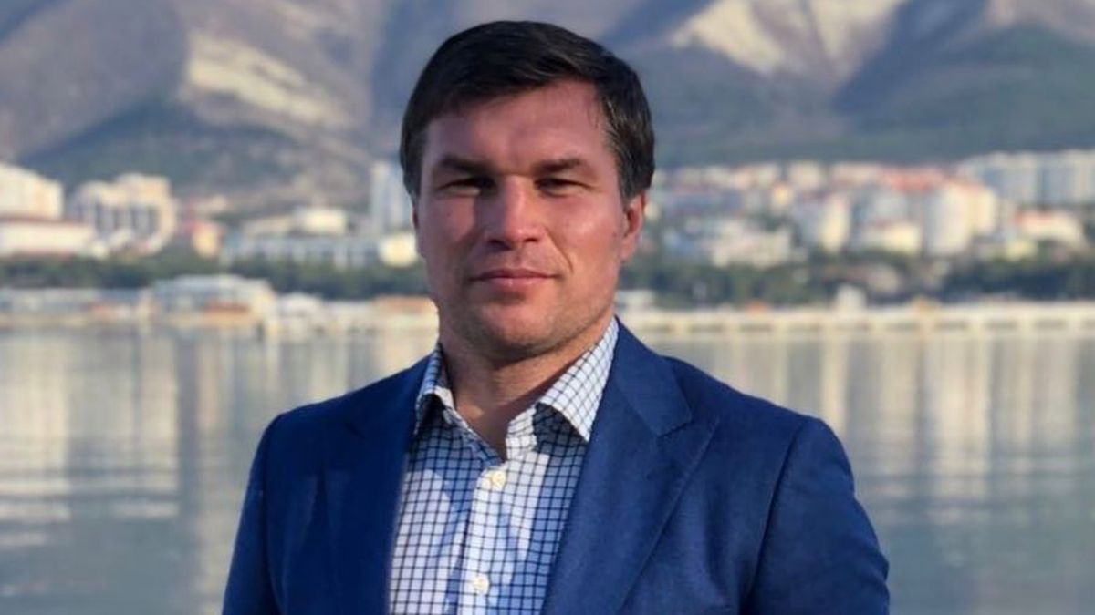 Rosjanin odebrał Polakowi pas mistrza świata. Teraz został zawieszony ...