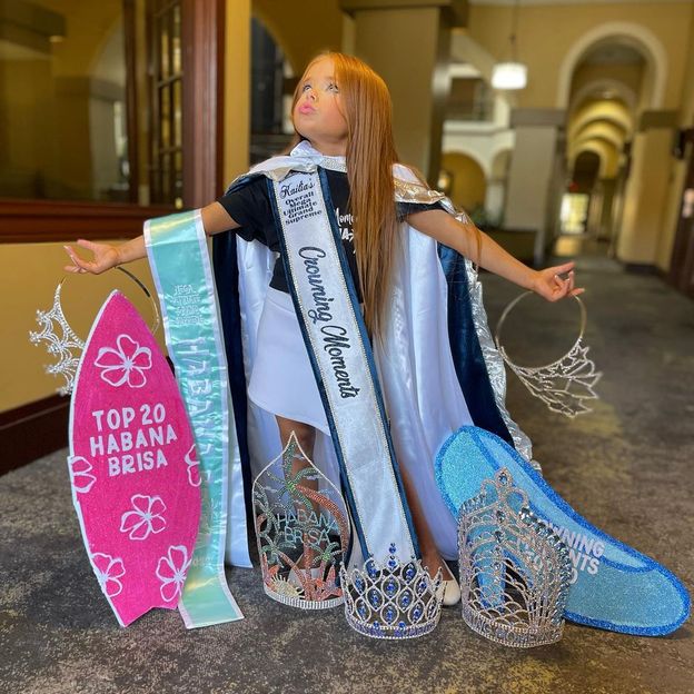 Tak mała miss wygląda bez makijażu. Niewiarygodne, ile ma lat - Pudelek