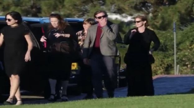 Pogrzeb Matthew Perry'ego. Była cała obsada "Przyjaciół" - Pudelek