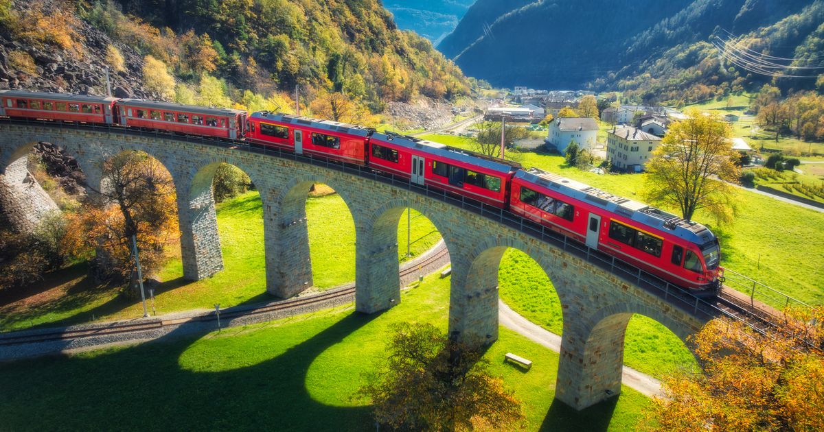 Najpiękniejsza trasa kolejowa w Europie. 55 tuneli i 196 mostów - WP Turystyka