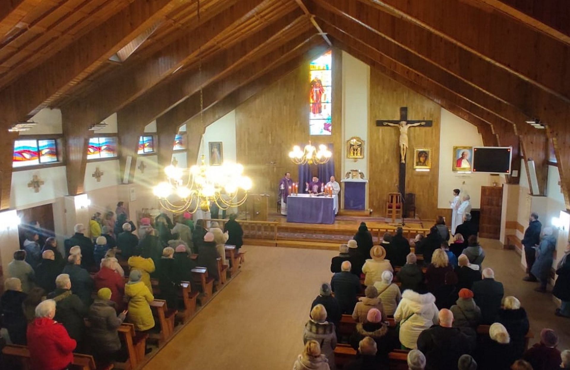 Ksiądz policzył wiernych na niedzielnej mszy. Katastrofalna frekwencja