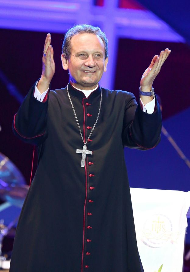 Brat Markowskiego jest biskupem. Tak zareagowała jego rodzina - Pudelek