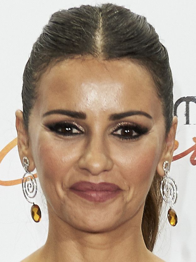 Ulizana siostra Penelope Cruz walczy o uwagę na ściance - Pudelek