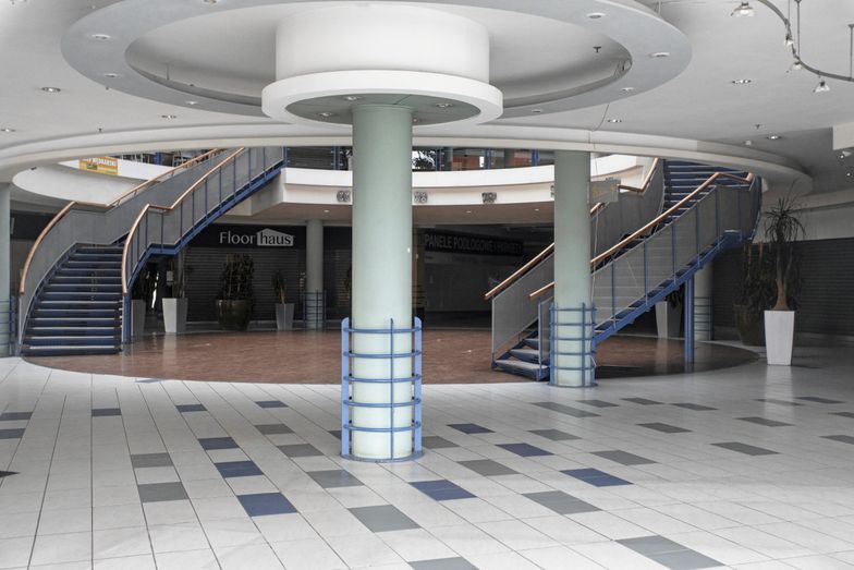 Fort Wola od lat stoi opuszczony. W 2023 r. galeria ma wznowić ...