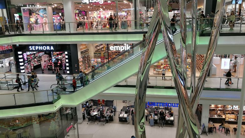 Trzy centra handlowe w Warszawie zmienią funkcję. Będzie można w nich ...