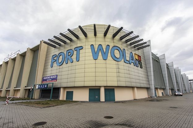 Fort Wola od lat stoi opuszczony. W 2023 r. galeria ma wznowić ...