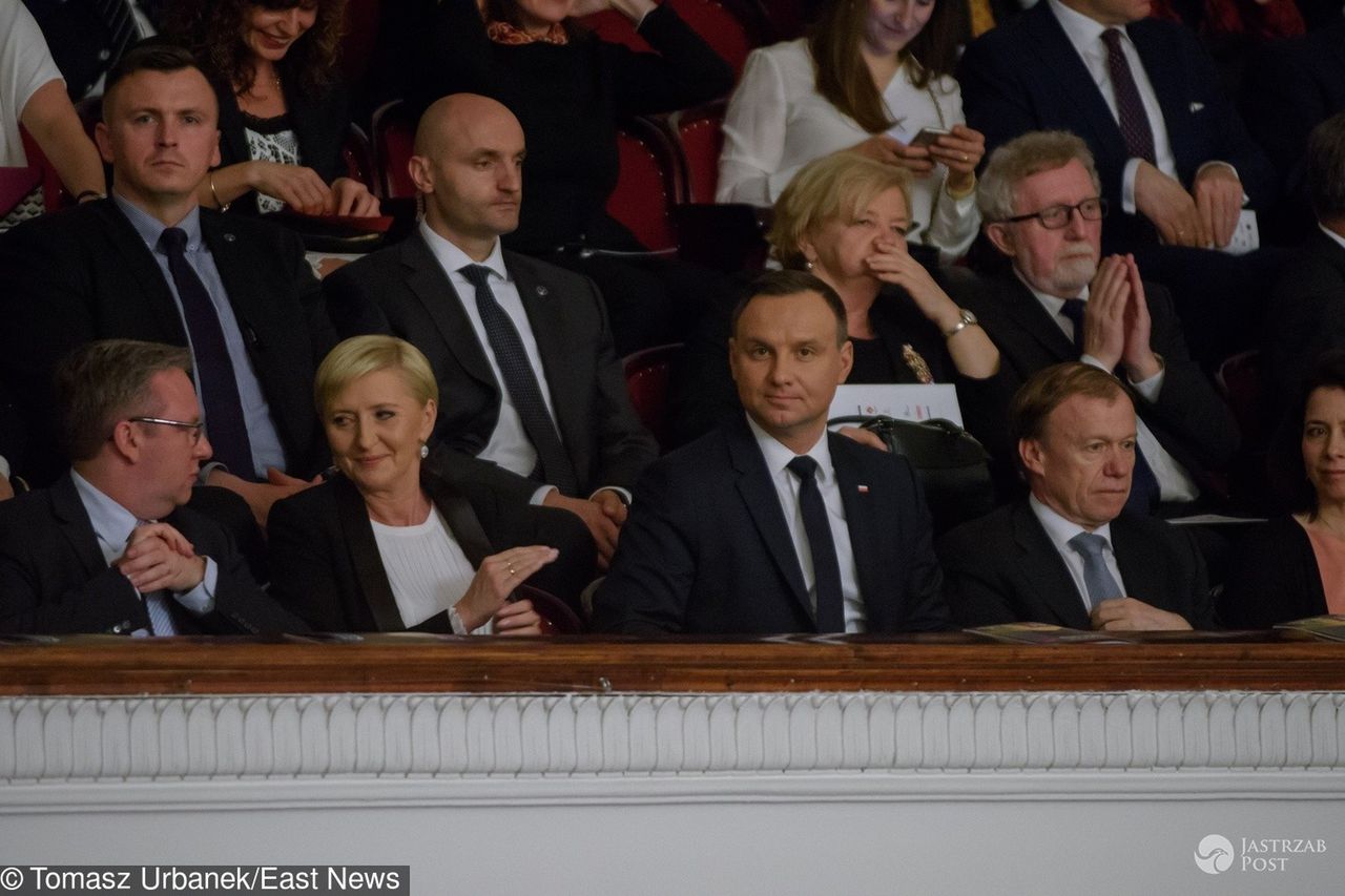 Andrzej i Agata Duda na wyjątkowym wydarzeniu w Filharmonii Narodowej. Jak wypadła Pierwsza Dama?