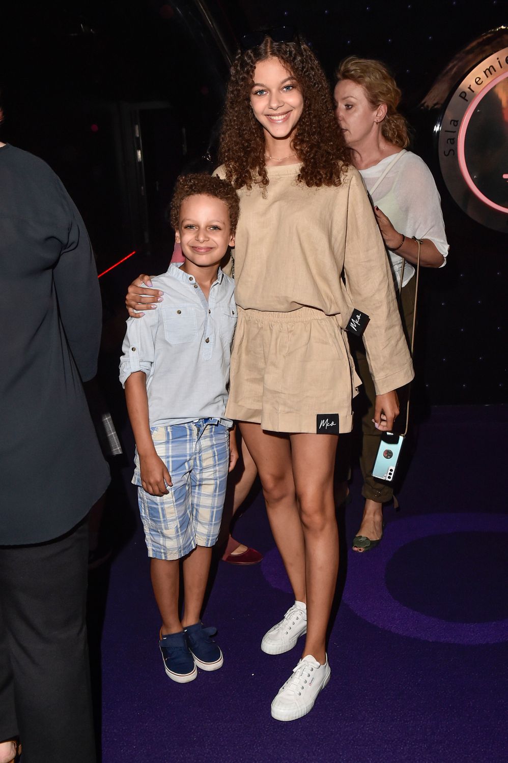 Emilia Dankwa zabrała na premierę młodszego brata. Jacy oni są do ...