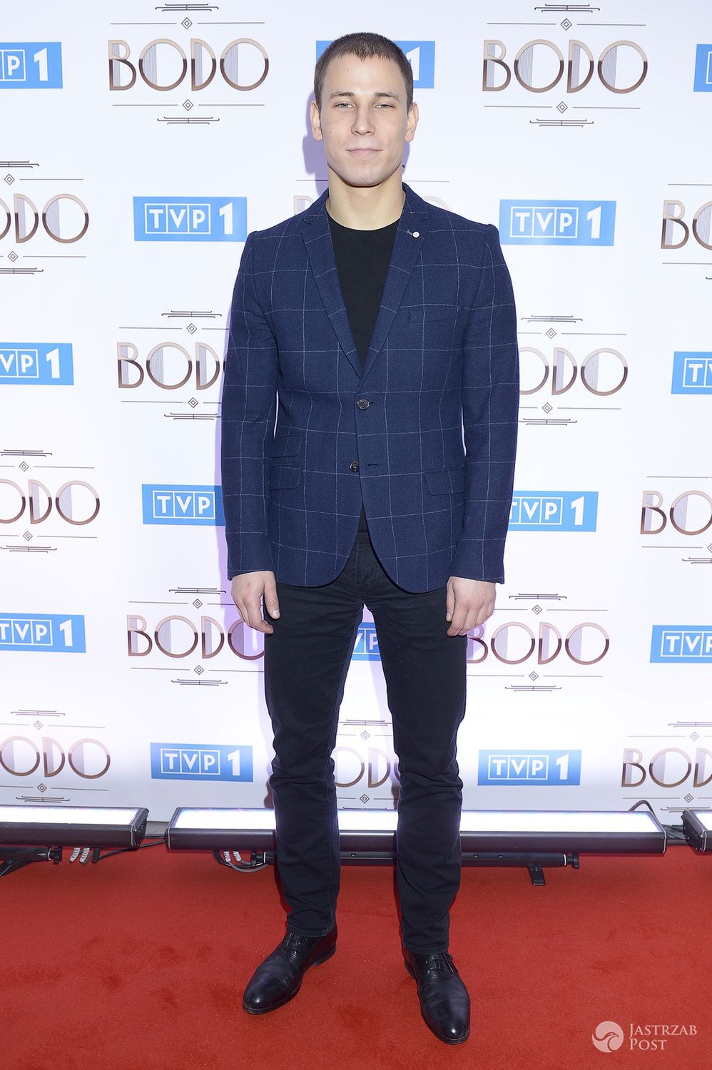 Aktor młodego pokolenia Józef Pawłowski na premierę serialu przyszedł z...