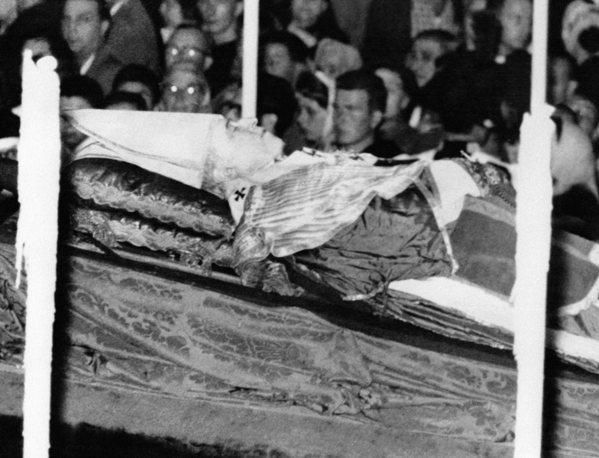 "Tak, jak go Bóg stworzył". Pogrzeb papieża Piusa XII był katastrofą