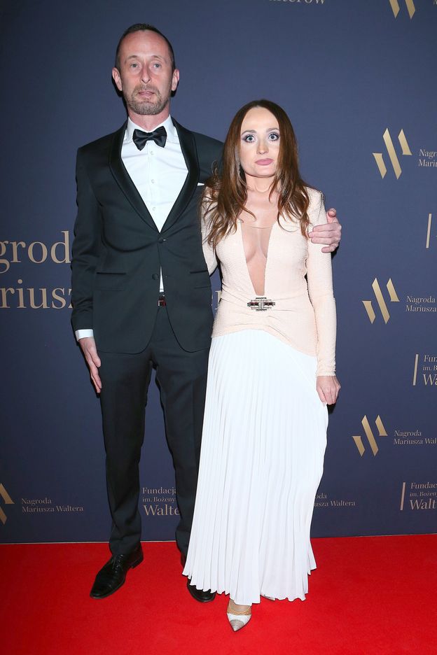 Justyna Dobrosz-Oracz od lat jest mężatką. Wiemy, jak wygląda jej partner - Pudelek