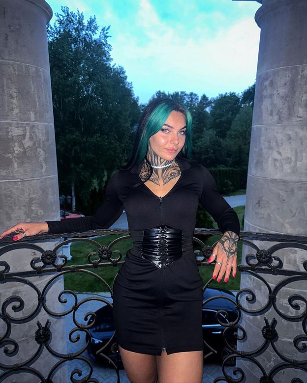 Dziewczyna Gimpera nie przypomina samej siebie? - Pudelek